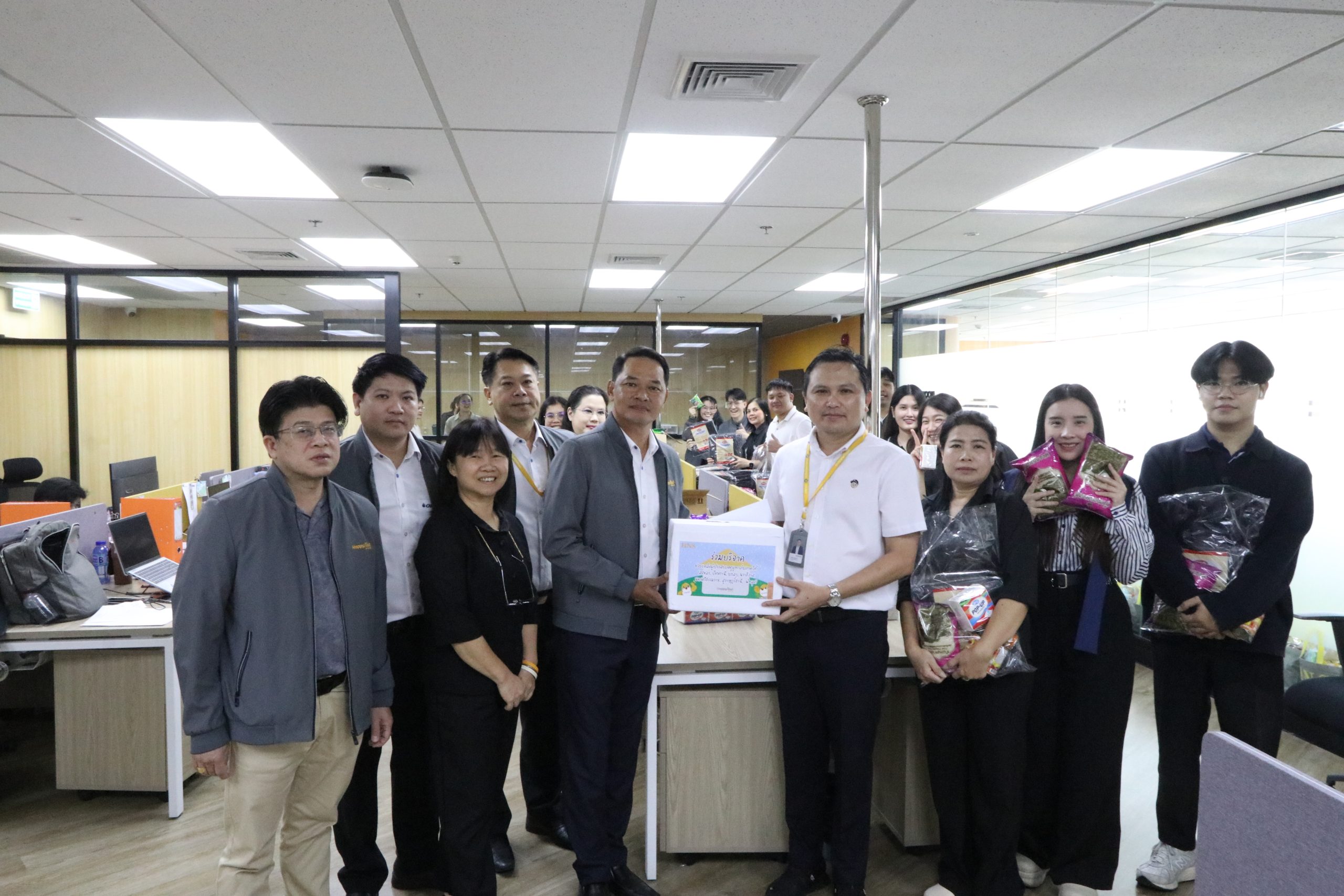HNS ร่วมแรงร่วมใจจัดเตรียมสิ่งของ ช่วยเหลือเพื่อนพี่น้อง HNS ที่ประสบ ...